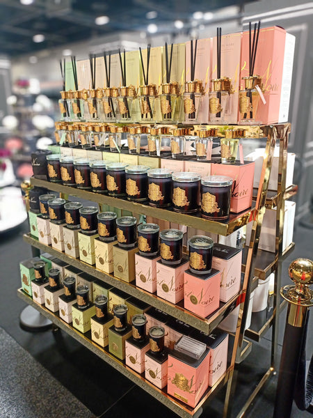 Cote Noire 450g Candle - Dark Vessel with Gold Badge - Winter in the C ...